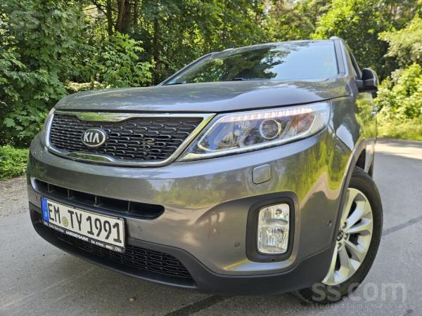 Grey Kia Sorento 2013 in Riga, with an engine capacity of 2.20 L and mileage of 225 thousand km for 9950 €, photo 1 on AUTOMOTO.COM.LV