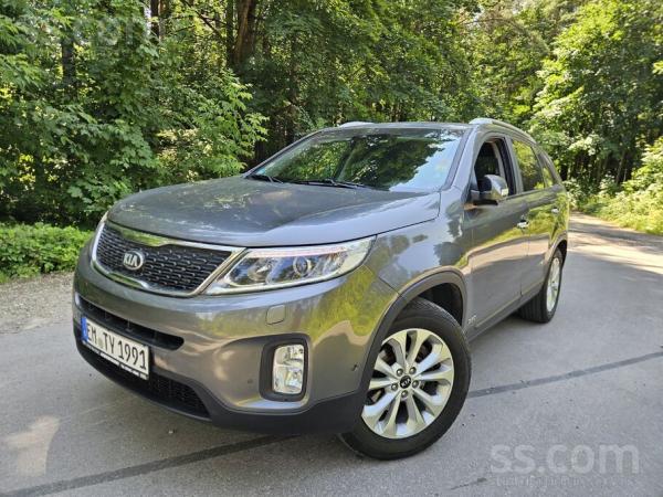 Grey Kia Sorento 2013 in Riga, with an engine capacity of 2.20 L and mileage of 225 thousand km for 9950 €, photo 2 on AUTOMOTO.COM.LV