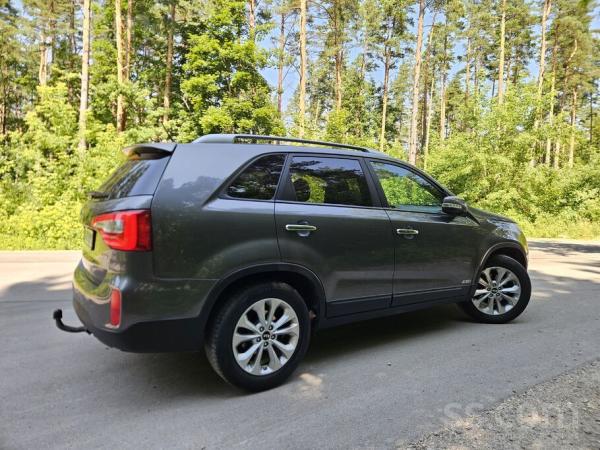 Grey Kia Sorento 2013 in Riga, with an engine capacity of 2.20 L and mileage of 225 thousand km for 9950 €, photo 6 on AUTOMOTO.COM.LV