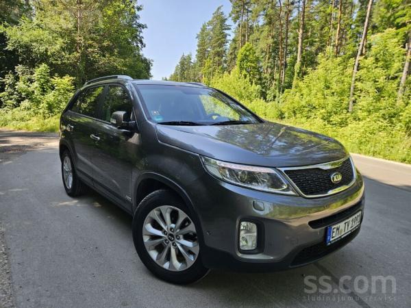 Grey Kia Sorento 2013 in Riga, with an engine capacity of 2.20 L and mileage of 225 thousand km for 9950 €, photo 8 on AUTOMOTO.COM.LV