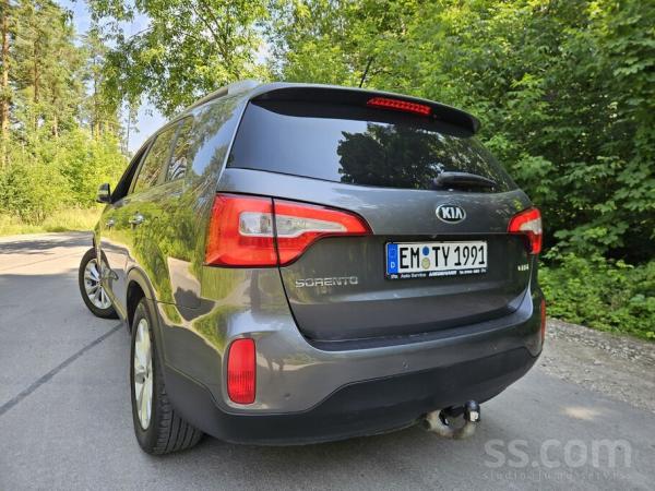 Grey Kia Sorento 2013 in Riga, with an engine capacity of 2.20 L and mileage of 225 thousand km for 9950 €, photo 10 on AUTOMOTO.COM.LV