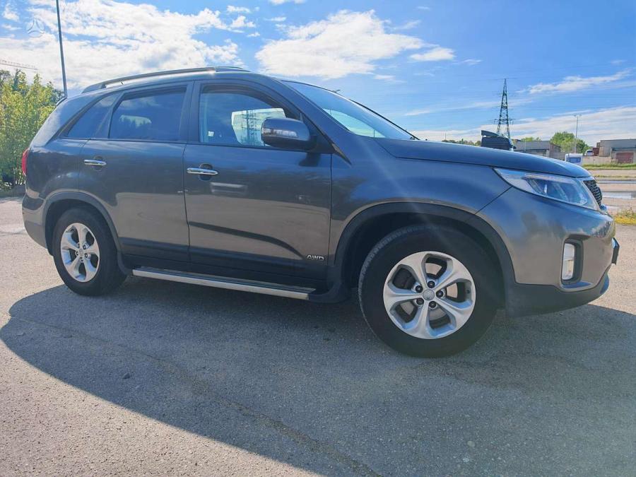 Pelēks Kia Sorento 2013 Kauņa, ar dzinēja tilpumu 2.20 L un nobraukumu 141 tūkst. km par 2900 €, foto 3 vietnē AUTOMOTO.COM.LV
