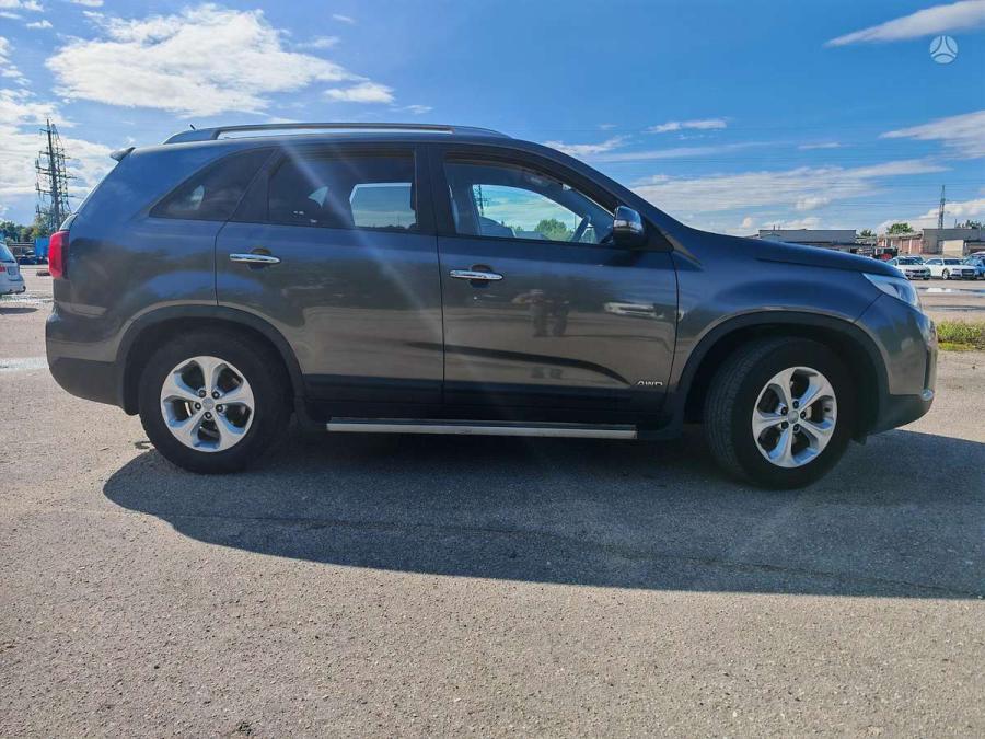 Pelēks Kia Sorento 2013 Kauņa, ar dzinēja tilpumu 2.20 L un nobraukumu 141 tūkst. km par 2900 €, foto 4 vietnē AUTOMOTO.COM.LV