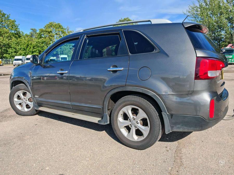 Pelēks Kia Sorento 2013 Kauņa, ar dzinēja tilpumu 2.20 L un nobraukumu 141 tūkst. km par 2900 €, foto 9 vietnē AUTOMOTO.COM.LV