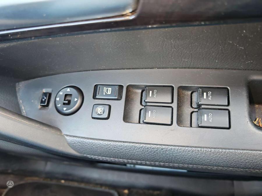 Pelēks Kia Sorento 2013 Kauņa, ar dzinēja tilpumu 2.20 L un nobraukumu 141 tūkst. km par 2900 €, foto 20 vietnē AUTOMOTO.COM.LV