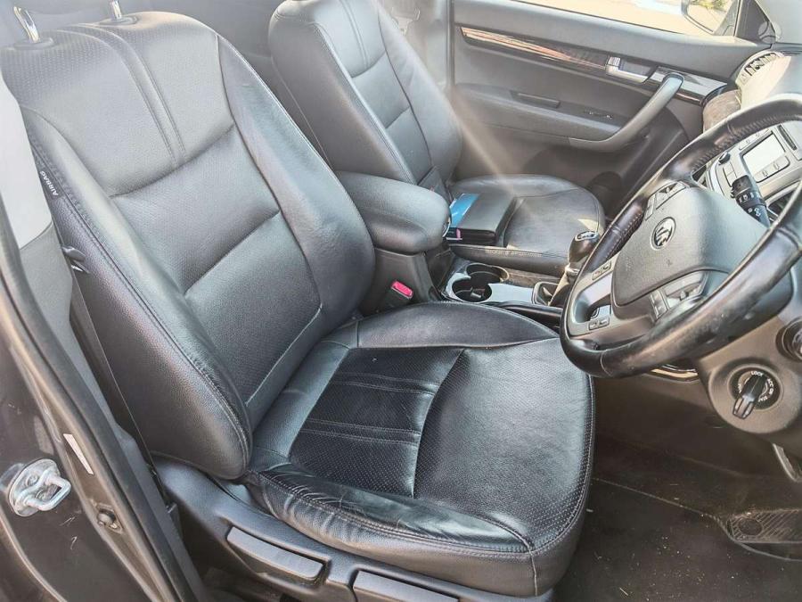 Pelēks Kia Sorento 2013 Kauņa, ar dzinēja tilpumu 2.20 L un nobraukumu 141 tūkst. km par 2900 €, foto 21 vietnē AUTOMOTO.COM.LV