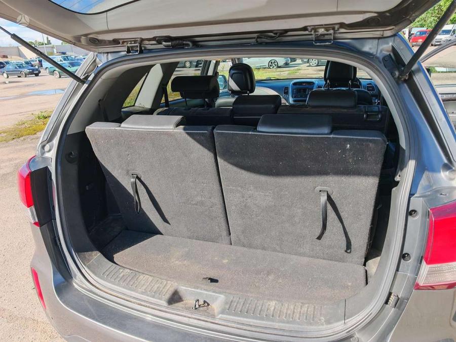 Pelēks Kia Sorento 2013 Kauņa, ar dzinēja tilpumu 2.20 L un nobraukumu 141 tūkst. km par 2900 €, foto 24 vietnē AUTOMOTO.COM.LV