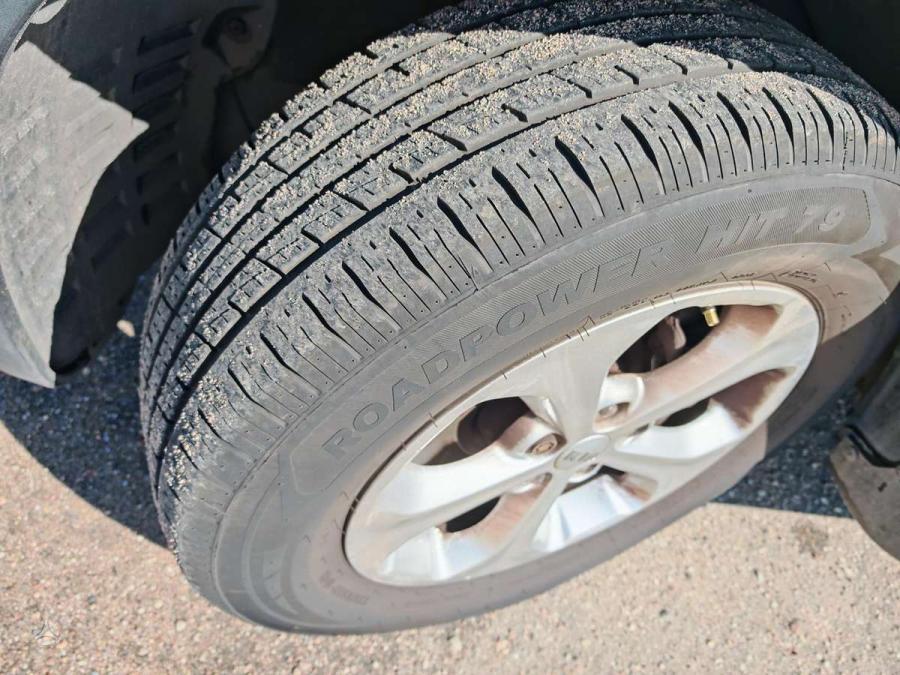 Pelēks Kia Sorento 2013 Kauņa, ar dzinēja tilpumu 2.20 L un nobraukumu 141 tūkst. km par 2900 €, foto 28 vietnē AUTOMOTO.COM.LV
