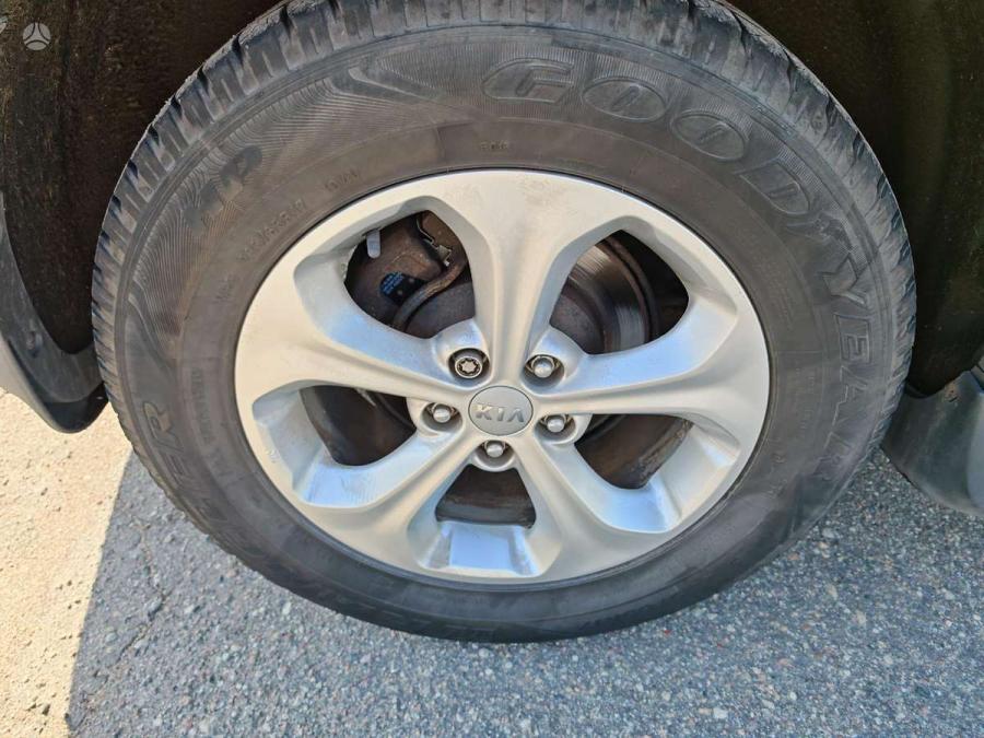 Pelēks Kia Sorento 2013 Kauņa, ar dzinēja tilpumu 2.20 L un nobraukumu 141 tūkst. km par 2900 €, foto 29 vietnē AUTOMOTO.COM.LV