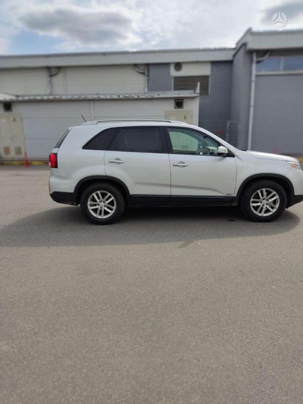 Pelēks Kia Sorento 2014 Viļņa, ar dzinēja tilpumu 3.30 L un nobraukumu 120 tūkst. km par 12500 €, foto 9 vietnē AUTOMOTO.COM.LV