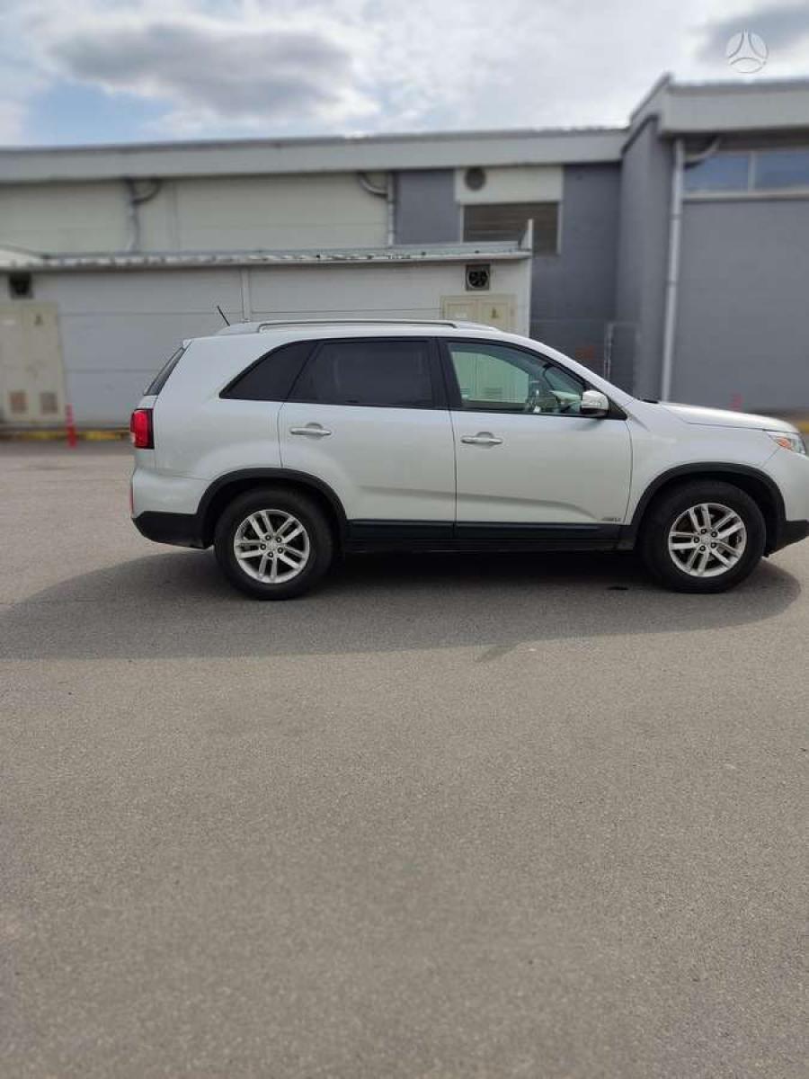 Pelēks Kia Sorento 2014 Viļņa, ar dzinēja tilpumu 3.30 L un nobraukumu 120 tūkst. km par 12500 €, foto 9 vietnē AUTOMOTO.COM.LV