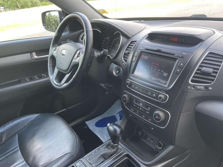 Pelēks Kia Sorento 2014 Kauņa, ar dzinēja tilpumu 2.20 L un nobraukumu 248 tūkst. km par 8950 €, foto 29 vietnē AUTOMOTO.COM.LV