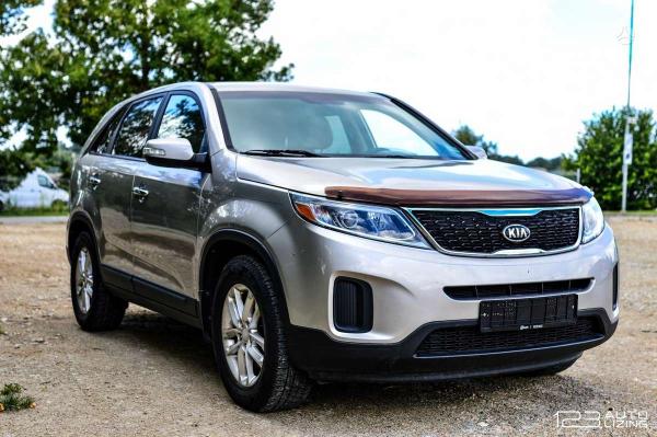 Grey Kia Sorento 2014 in Kretinga, with an engine capacity of 2.40 L and mileage of 140 thousand km for 8950 €, photo 4 on AUTOMOTO.COM.LV