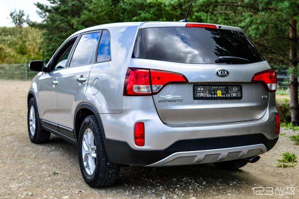 Grey Kia Sorento 2014 in Kretinga, with an engine capacity of 2.40 L and mileage of 140 thousand km for 8950 €, photo 7 on AUTOMOTO.COM.LV