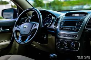 Grey Kia Sorento 2014 in Kretinga, with an engine capacity of 2.40 L and mileage of 140 thousand km for 8950 €, photo 15 on AUTOMOTO.COM.LV