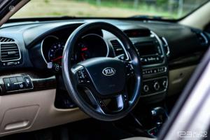Grey Kia Sorento 2014 in Kretinga, with an engine capacity of 2.40 L and mileage of 140 thousand km for 8950 €, photo 17 on AUTOMOTO.COM.LV