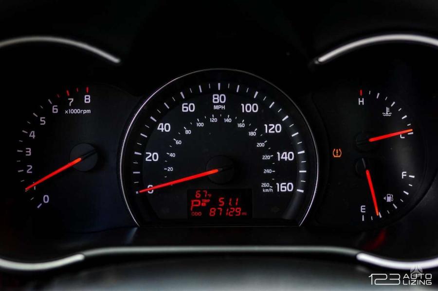 Grey Kia Sorento 2014 in Kretinga, with an engine capacity of 2.40 L and mileage of 140 thousand km for 8950 €, photo 20 on AUTOMOTO.COM.LV