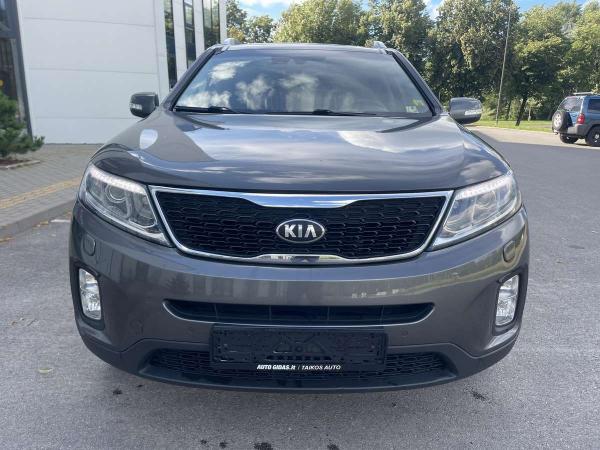 Grey Kia Sorento 2014 in Kaunas, with an engine capacity of 2.20 L and mileage of 248 thousand km for 8950 €, photo 4 on AUTOMOTO.COM.LV