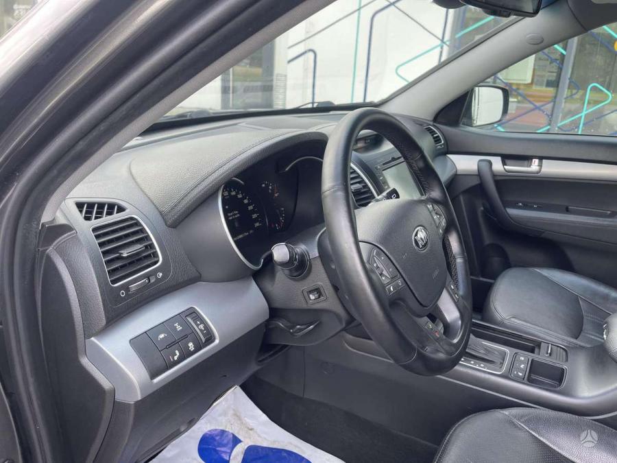 Pelēks Kia Sorento 2014 Kauņa, ar dzinēja tilpumu 2.20 L un nobraukumu 248 tūkst. km par 8950 €, foto 19 vietnē AUTOMOTO.COM.LV