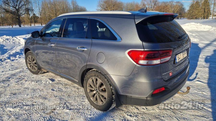 Grey Kia Sorento 2015 in Tallinn, with an engine capacity of 2.20 L and mileage of 250 thousand km for 10900 €, photo 2 on AUTOMOTO.COM.LV