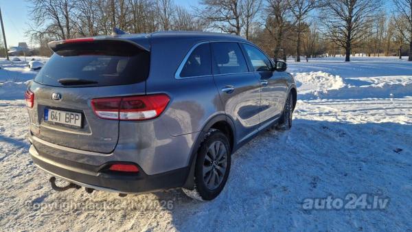 Grey Kia Sorento 2015 in Tallinn, with an engine capacity of 2.20 L and mileage of 250 thousand km for 10900 €, photo 3 on AUTOMOTO.COM.LV