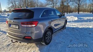 Grey Kia Sorento 2015 in Tallinn, with an engine capacity of 2.20 L and mileage of 250 thousand km for 10900 €, photo 3 on AUTOMOTO.COM.LV