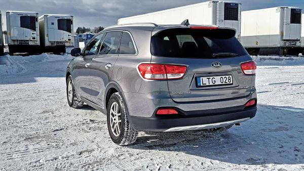 Pelēks Kia Sorento 2015 Viļņa, ar dzinēja tilpumu 2.20 L un nobraukumu 204 tūkst. km par 13990 €, foto 3 vietnē AUTOMOTO.COM.LV