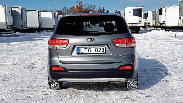 Pelēks Kia Sorento 2015 Viļņa, ar dzinēja tilpumu 2.20 L un nobraukumu 204 tūkst. km par 13990 €, foto 6 vietnē AUTOMOTO.COM.LV