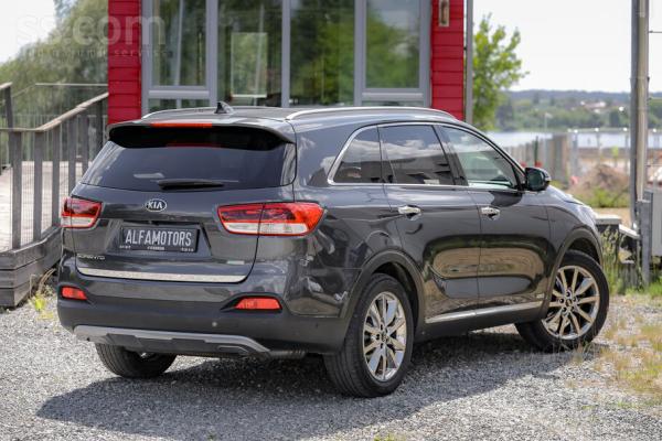 Grey Kia Sorento 2015 in Riga, with an engine capacity of 2.20 L and mileage of 156 thousand km for 16990 €, photo 4 on AUTOMOTO.COM.LV