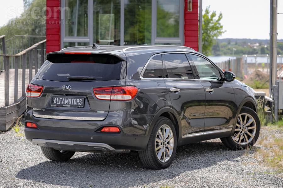 Pelēks Kia Sorento 2015 Rīga, ar dzinēja tilpumu 2.20 L un nobraukumu 156 tūkst. km par 16990 €, foto 5 vietnē AUTOMOTO.COM.LV