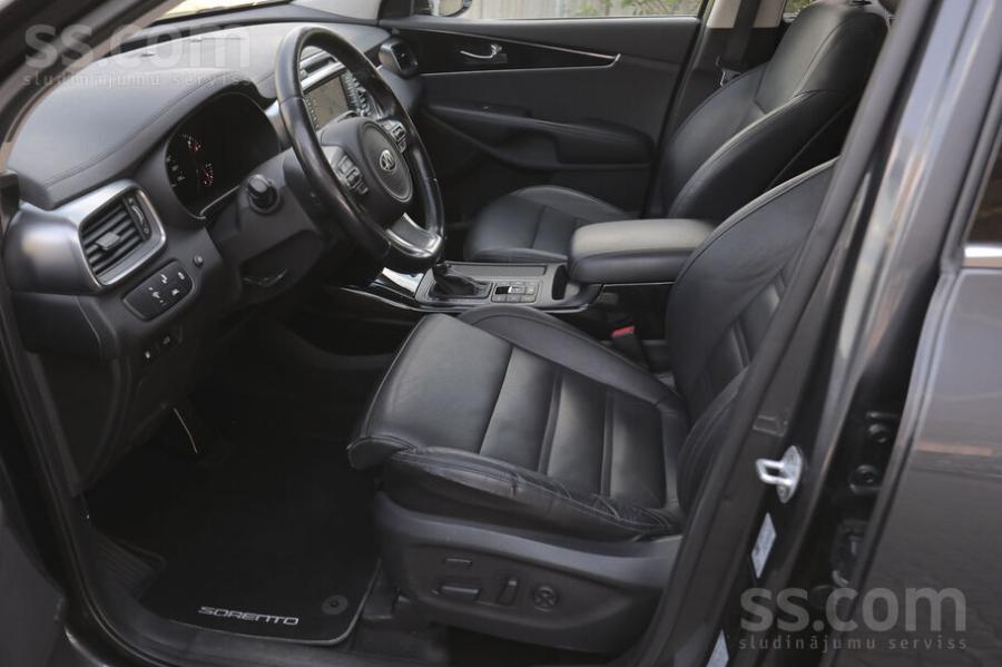 Pelēks Kia Sorento 2015 Rīga, ar dzinēja tilpumu 2.20 L un nobraukumu 156 tūkst. km par 16990 €, foto 8 vietnē AUTOMOTO.COM.LV
