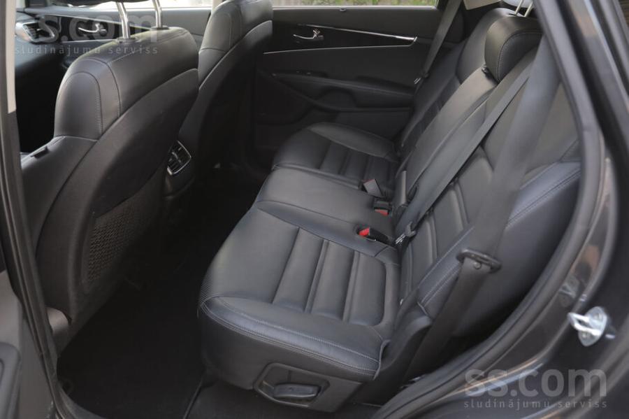Pelēks Kia Sorento 2015 Rīga, ar dzinēja tilpumu 2.20 L un nobraukumu 156 tūkst. km par 16990 €, foto 10 vietnē AUTOMOTO.COM.LV
