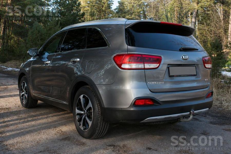 Grey Kia Sorento 2015 in Riga, with an engine capacity of 2.20 L and mileage of 230 thousand km for 14500 €, photo 5 on AUTOMOTO.COM.LV
