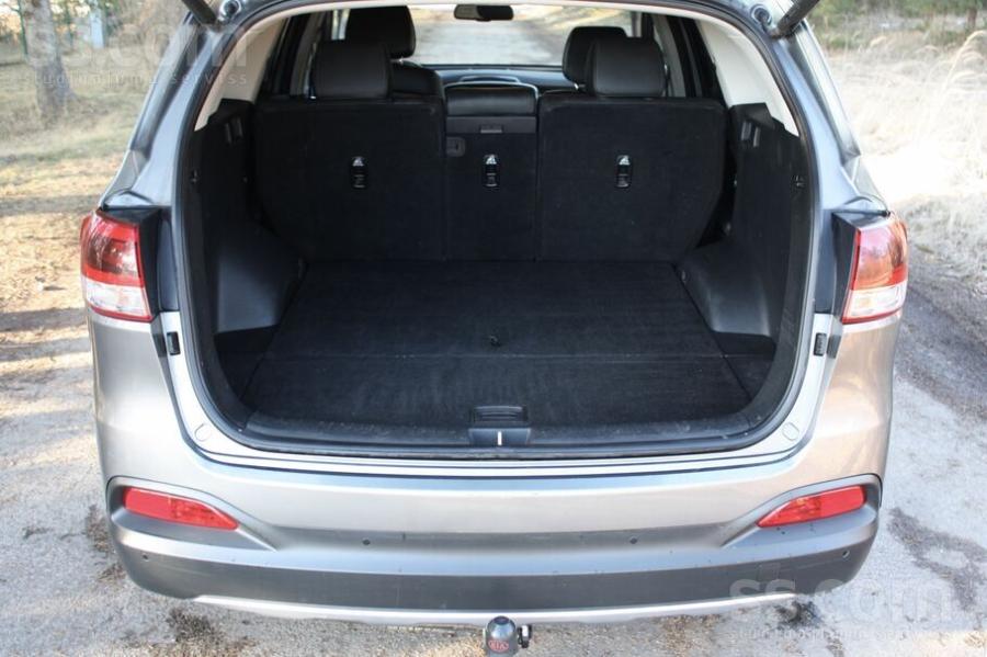 Grey Kia Sorento 2015 in Riga, with an engine capacity of 2.20 L and mileage of 230 thousand km for 14500 €, photo 6 on AUTOMOTO.COM.LV