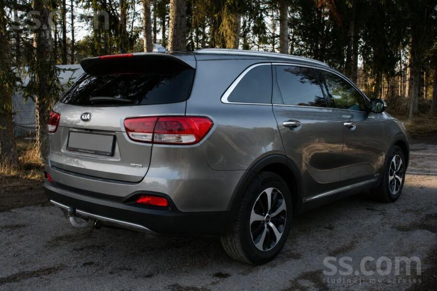 Grey Kia Sorento 2015 in Riga, with an engine capacity of 2.20 L and mileage of 230 thousand km for 14500 €, photo 9 on AUTOMOTO.COM.LV