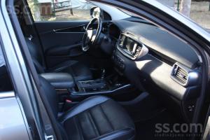 Grey Kia Sorento 2015 in Riga, with an engine capacity of 2.20 L and mileage of 230 thousand km for 14500 €, photo 11 on AUTOMOTO.COM.LV