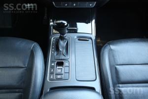 Grey Kia Sorento 2015 in Riga, with an engine capacity of 2.20 L and mileage of 230 thousand km for 14500 €, photo 13 on AUTOMOTO.COM.LV