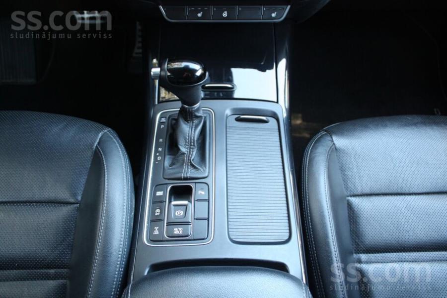 Grey Kia Sorento 2015 in Riga, with an engine capacity of 2.20 L and mileage of 230 thousand km for 14500 €, photo 13 on AUTOMOTO.COM.LV