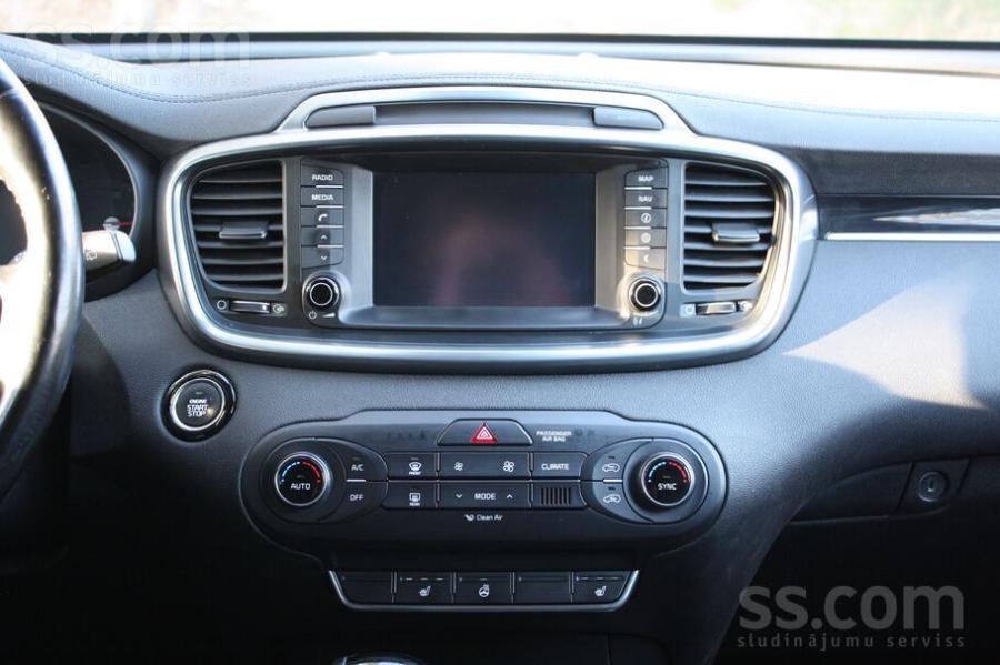 Grey Kia Sorento 2015 in Riga, with an engine capacity of 2.20 L and mileage of 230 thousand km for 14500 €, photo 14 on AUTOMOTO.COM.LV