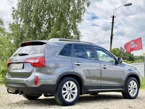 Grey Kia Sorento 2015 in Siauliai, with an engine capacity of 2.20 L and mileage of 223 thousand km for 12999 €, photo 5 on AUTOMOTO.COM.LV