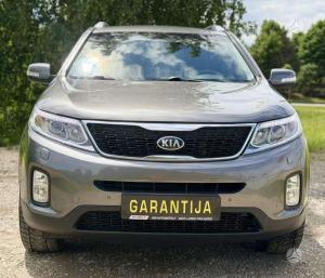 Grey Kia Sorento 2015 in Siauliai, with an engine capacity of 2.20 L and mileage of 223 thousand km for 12999 €, photo 6 on AUTOMOTO.COM.LV