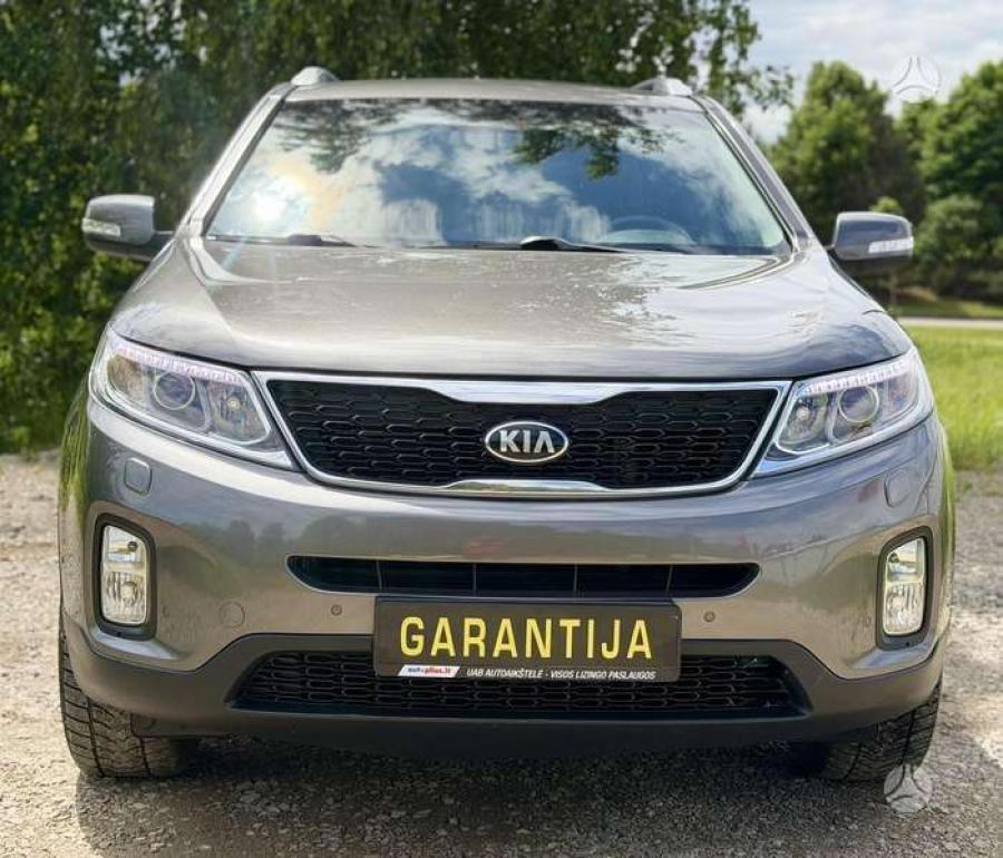 Grey Kia Sorento 2015 in Siauliai, with an engine capacity of 2.20 L and mileage of 223 thousand km for 12999 €, photo 6 on AUTOMOTO.COM.LV