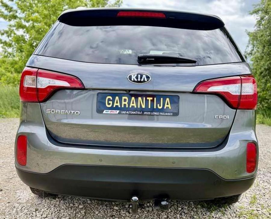 Grey Kia Sorento 2015 in Siauliai, with an engine capacity of 2.20 L and mileage of 223 thousand km for 12999 €, photo 7 on AUTOMOTO.COM.LV
