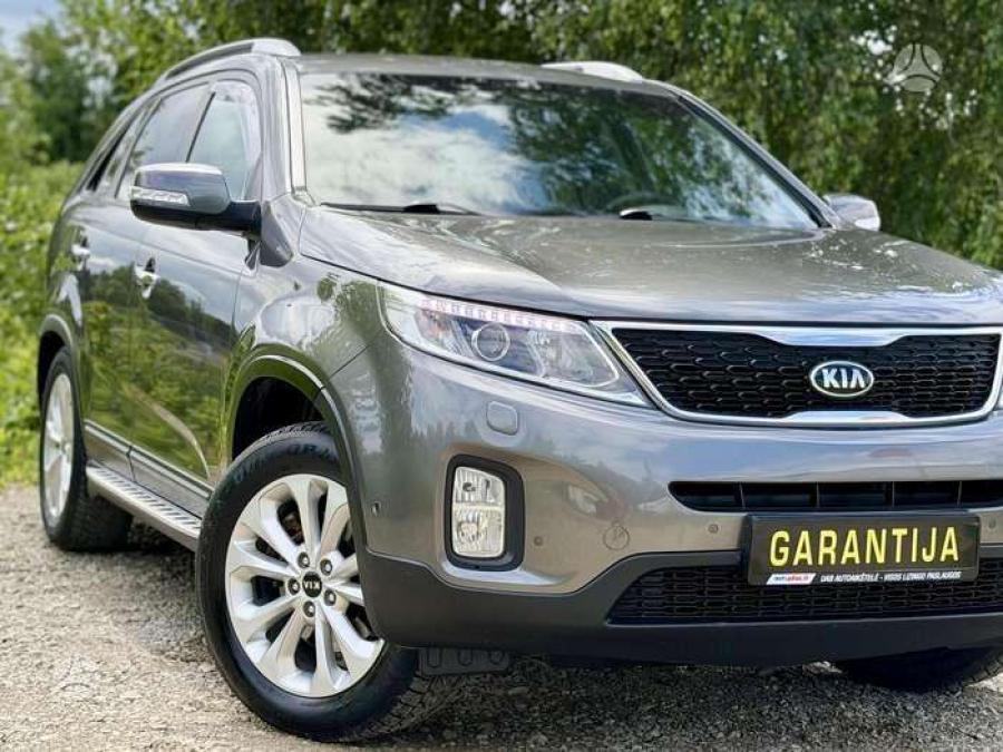 Grey Kia Sorento 2015 in Siauliai, with an engine capacity of 2.20 L and mileage of 223 thousand km for 12999 €, photo 16 on AUTOMOTO.COM.LV
