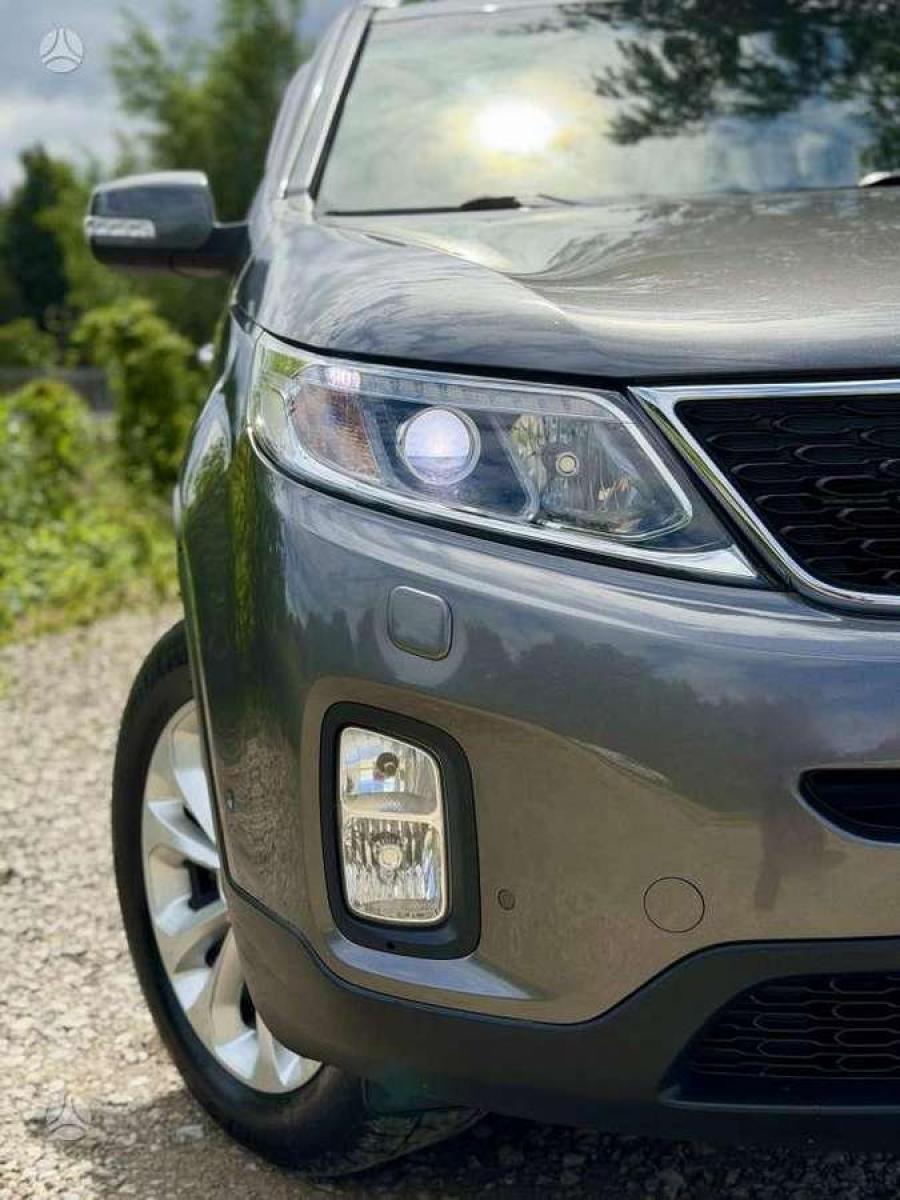 Grey Kia Sorento 2015 in Siauliai, with an engine capacity of 2.20 L and mileage of 223 thousand km for 12999 €, photo 20 on AUTOMOTO.COM.LV
