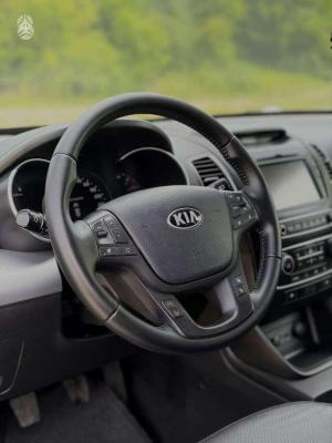 Grey Kia Sorento 2015 in Siauliai, with an engine capacity of 2.20 L and mileage of 223 thousand km for 12999 €, photo 22 on AUTOMOTO.COM.LV
