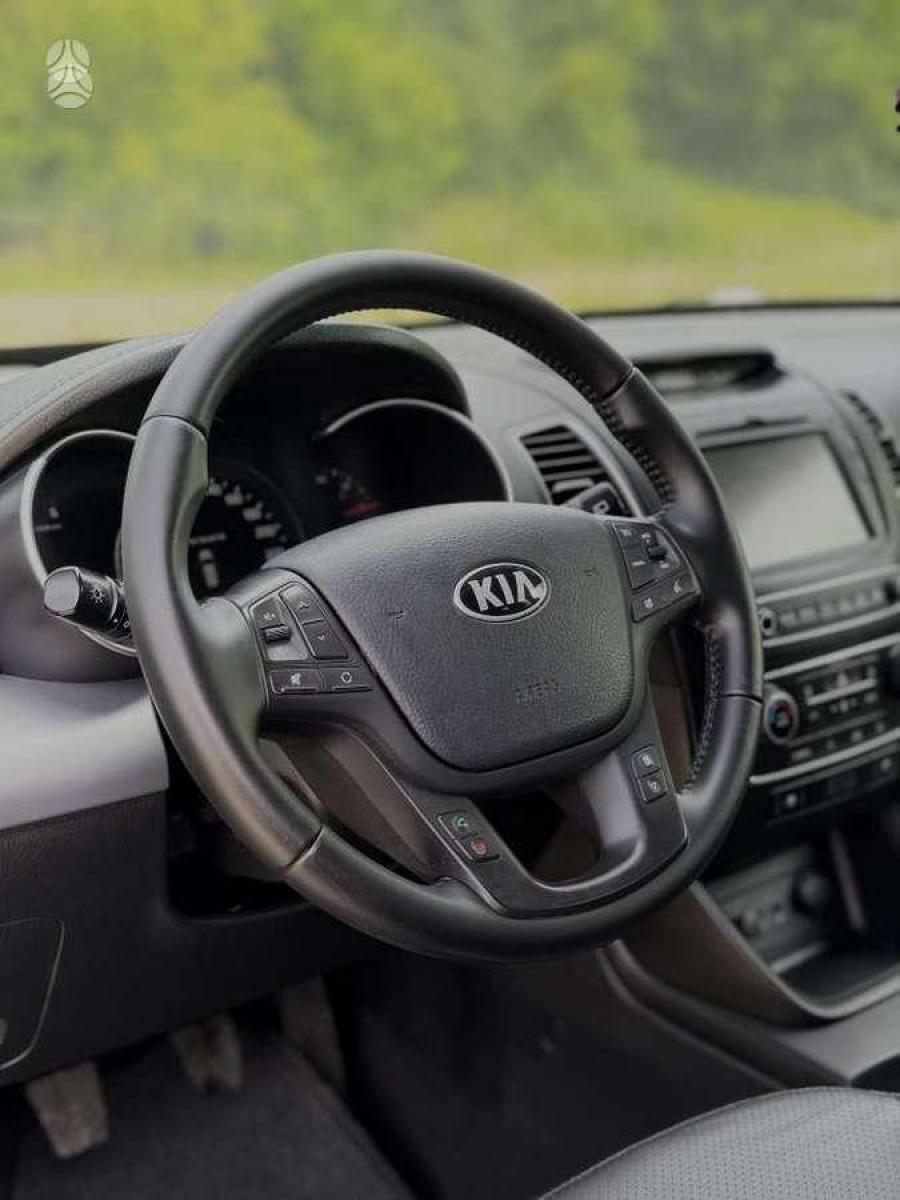 Grey Kia Sorento 2015 in Siauliai, with an engine capacity of 2.20 L and mileage of 223 thousand km for 12999 €, photo 22 on AUTOMOTO.COM.LV