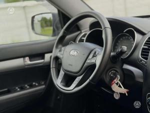 Grey Kia Sorento 2015 in Siauliai, with an engine capacity of 2.20 L and mileage of 223 thousand km for 12999 €, photo 23 on AUTOMOTO.COM.LV