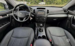 Grey Kia Sorento 2015 in Siauliai, with an engine capacity of 2.20 L and mileage of 223 thousand km for 12999 €, photo 24 on AUTOMOTO.COM.LV