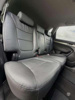 Grey Kia Sorento 2015 in Siauliai, with an engine capacity of 2.20 L and mileage of 223 thousand km for 12999 €, photo 28 on AUTOMOTO.COM.LV